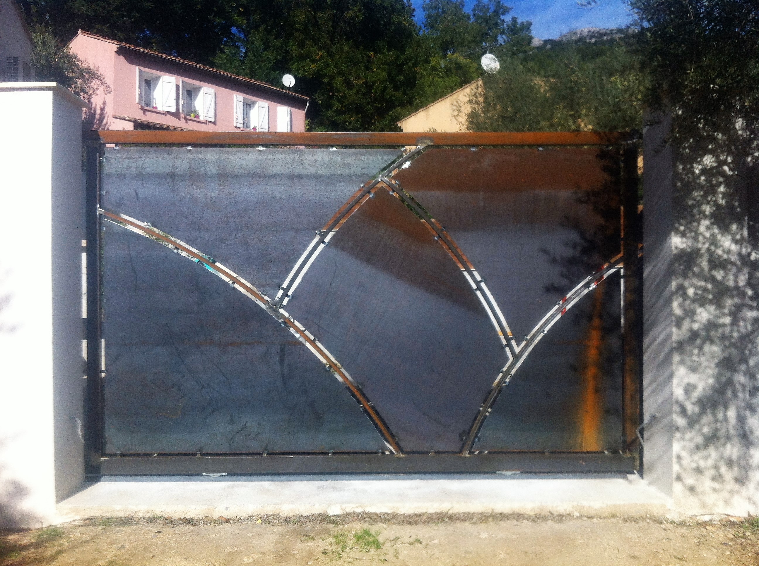 Portail moderne ajouré | Faufer